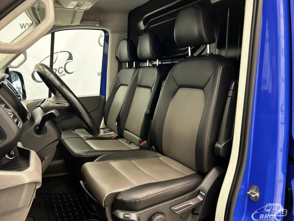 Blue Volkswagen Crafter 2019 in Avizieniai, with an engine capacity of 2.00 L and mileage of 334 thousand km for 12900 €, photo 4 on AUTOMOTO.COM.LV