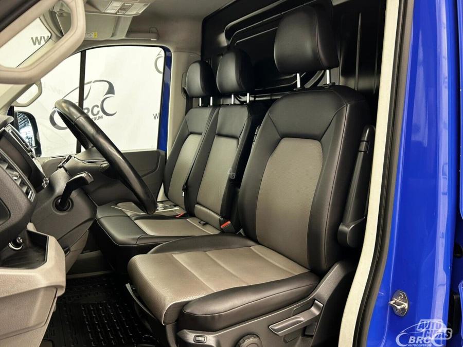 Blue Volkswagen Crafter 2019 in Avizieniai, with an engine capacity of 2.00 L and mileage of 334 thousand km for 12900 €, photo 4 on AUTOMOTO.COM.LV