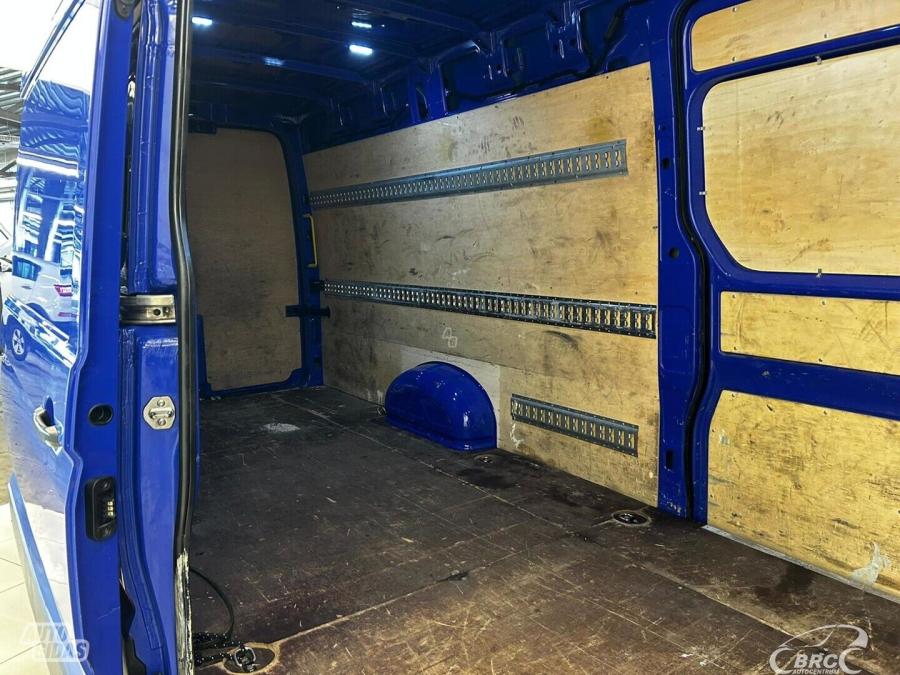 Blue Volkswagen Crafter 2019 in Avizieniai, with an engine capacity of 2.00 L and mileage of 334 thousand km for 12900 €, photo 22 on AUTOMOTO.COM.LV