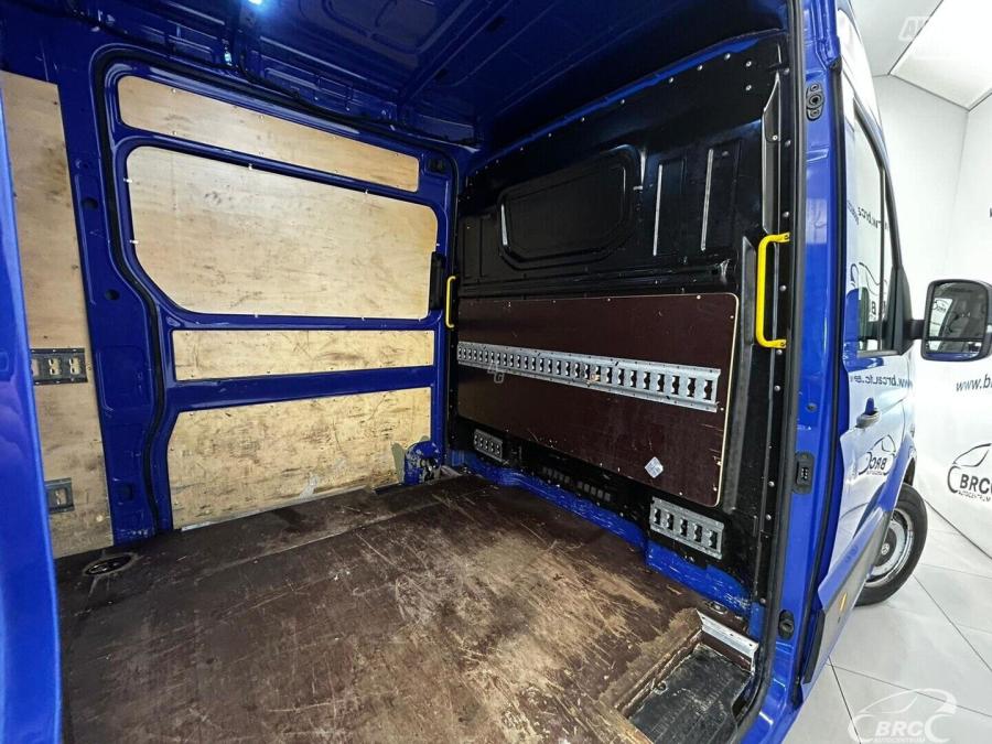Blue Volkswagen Crafter 2019 in Avizieniai, with an engine capacity of 2.00 L and mileage of 334 thousand km for 12900 €, photo 25 on AUTOMOTO.COM.LV