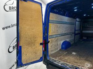 Blue Volkswagen Crafter 2019 in Avizieniai, with an engine capacity of 2.00 L and mileage of 334 thousand km for 12900 €, photo 28 on AUTOMOTO.COM.LV