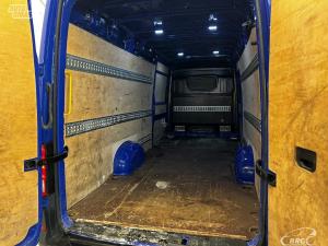 Blue Volkswagen Crafter 2019 in Avizieniai, with an engine capacity of 2.00 L and mileage of 334 thousand km for 12900 €, photo 29 on AUTOMOTO.COM.LV