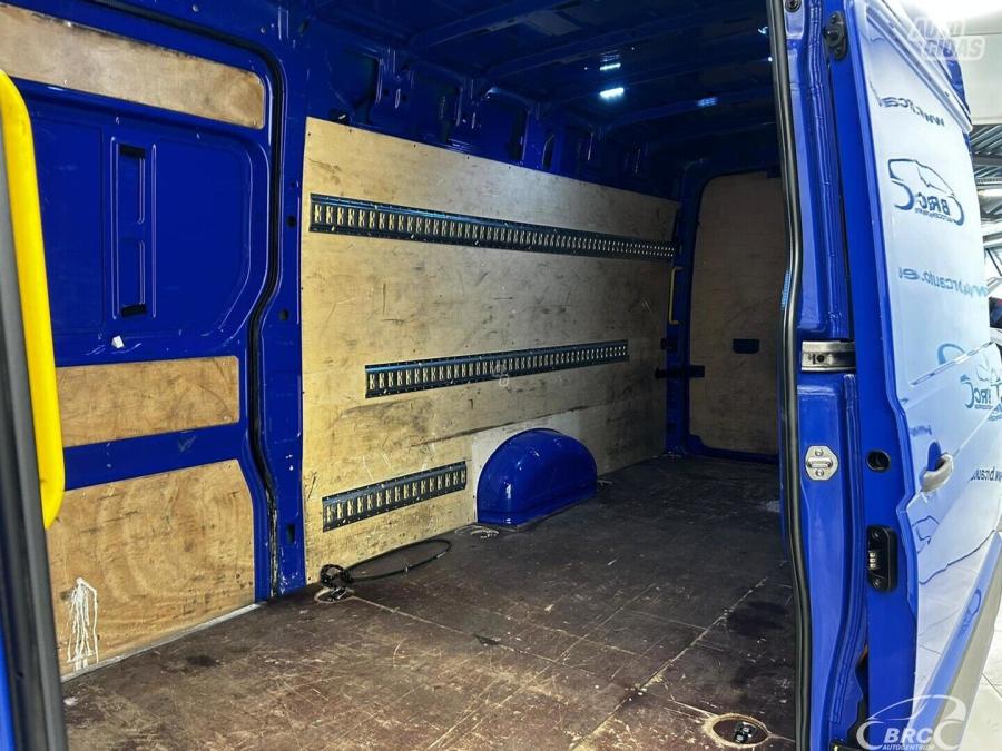 Blue Volkswagen Crafter 2019 in Avizieniai, with an engine capacity of 2.00 L and mileage of 334 thousand km for 12900 €, photo 30 on AUTOMOTO.COM.LV