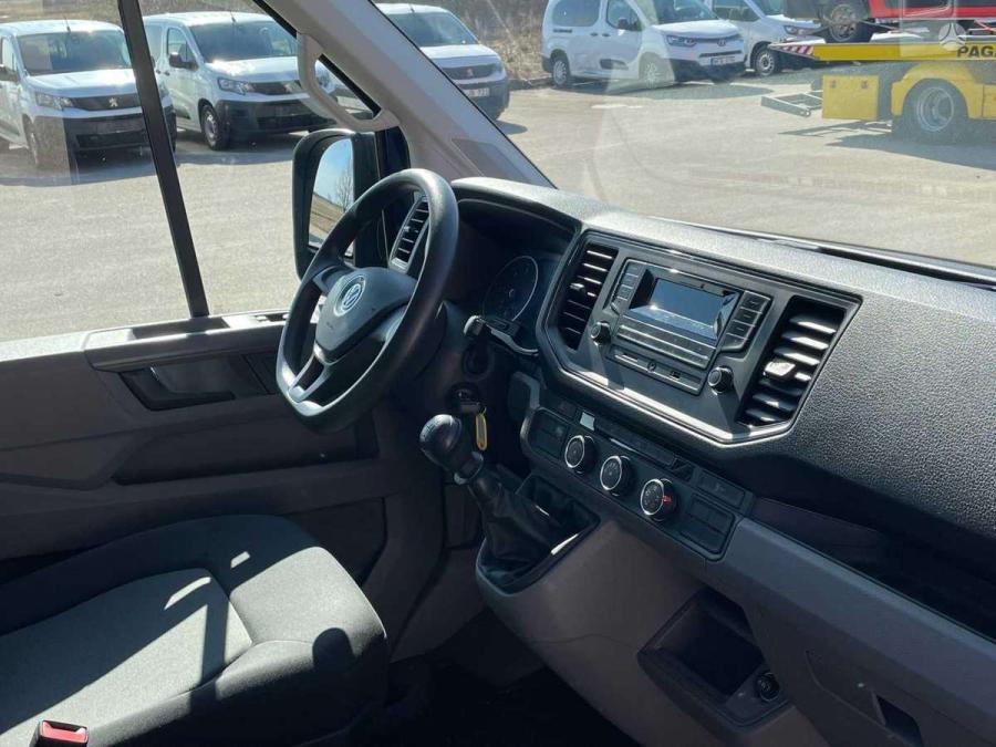 Blue Volkswagen Crafter 2019 in Ukmerge, with an engine capacity of 1.97 L and mileage of 71 thousand km for 24900 €, photo 10 on AUTOMOTO.COM.LV