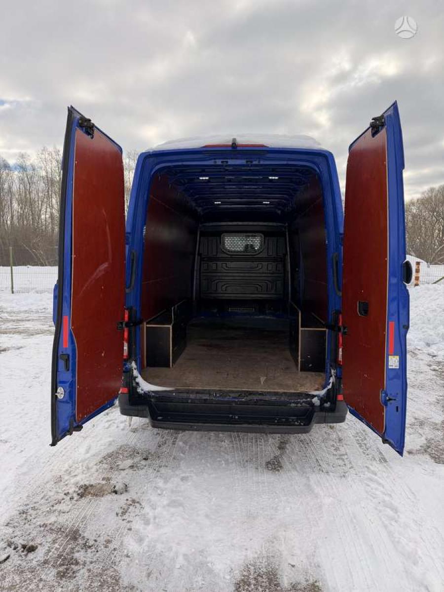 Blue Volkswagen Crafter 2023 in Taurage, with an engine capacity of 1.97 L and mileage of 212 thousand km for 17364 €, photo 21 on AUTOMOTO.COM.LV