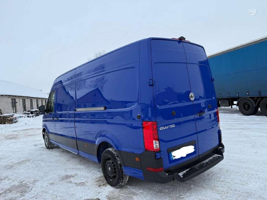 Blue Volkswagen Crafter 2023 in Kaunas, with an engine capacity of 2.00 L and mileage of 232 thousand km for 14950 €, photo 8 on AUTOMOTO.COM.LV