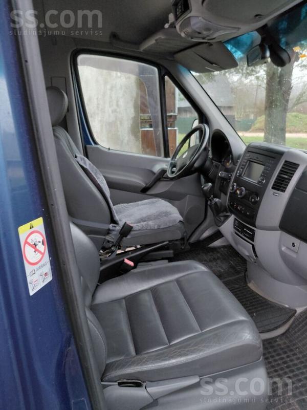 Blue Volkswagen Crafter 2010 in Saldus, with an engine capacity of 2.50 L and mileage of 470 thousand km for 6500 €, photo 1 on AUTOMOTO.COM.LV