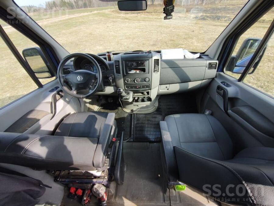 Blue Volkswagen Crafter 2013 in Ogre, with an engine capacity of 2.00 L and mileage of 378 thousand km for 5600 €, photo 7 on AUTOMOTO.COM.LV
