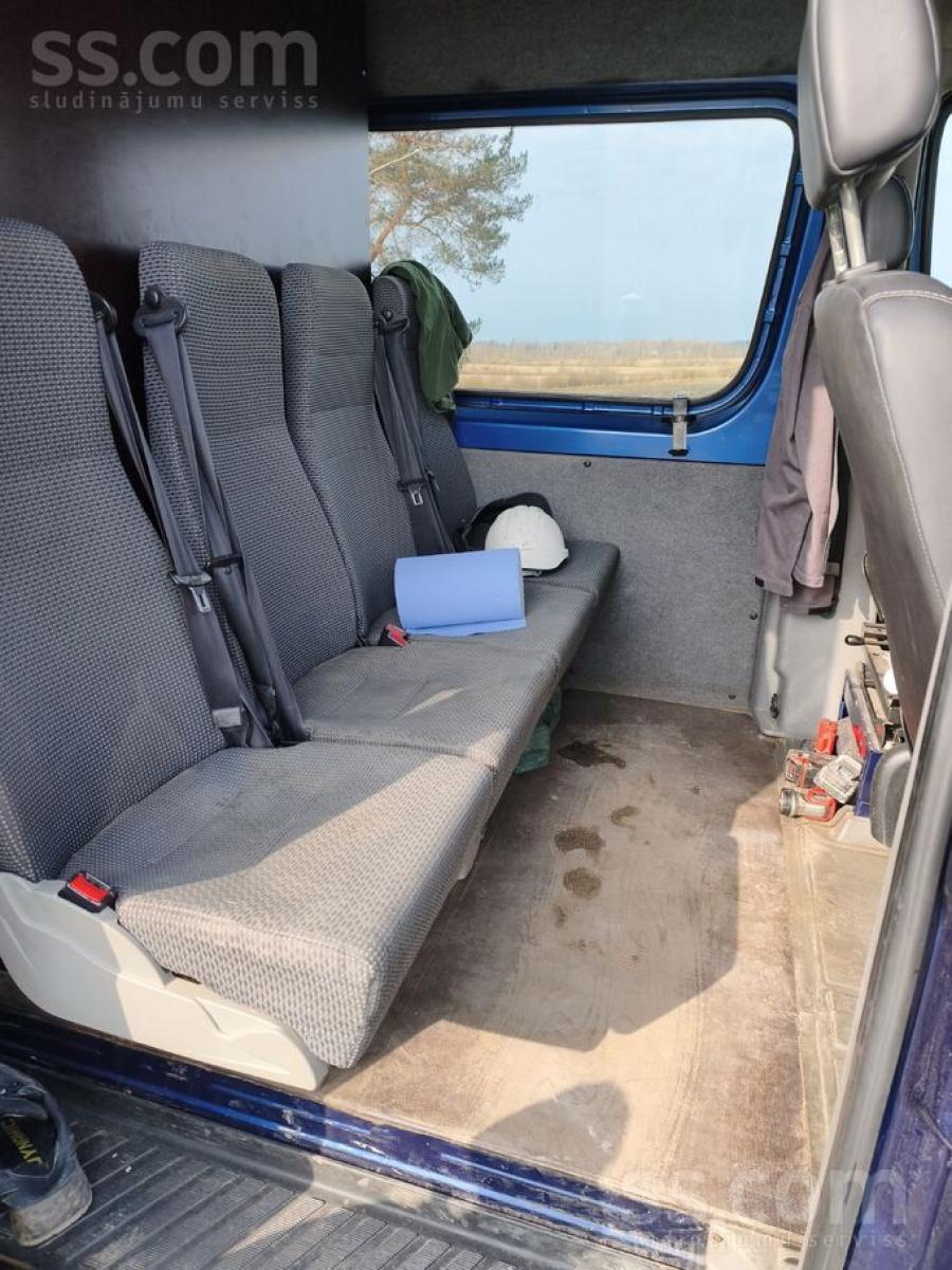Blue Volkswagen Crafter 2013 in Ogre, with an engine capacity of 2.00 L and mileage of 378 thousand km for 5600 €, photo 8 on AUTOMOTO.COM.LV