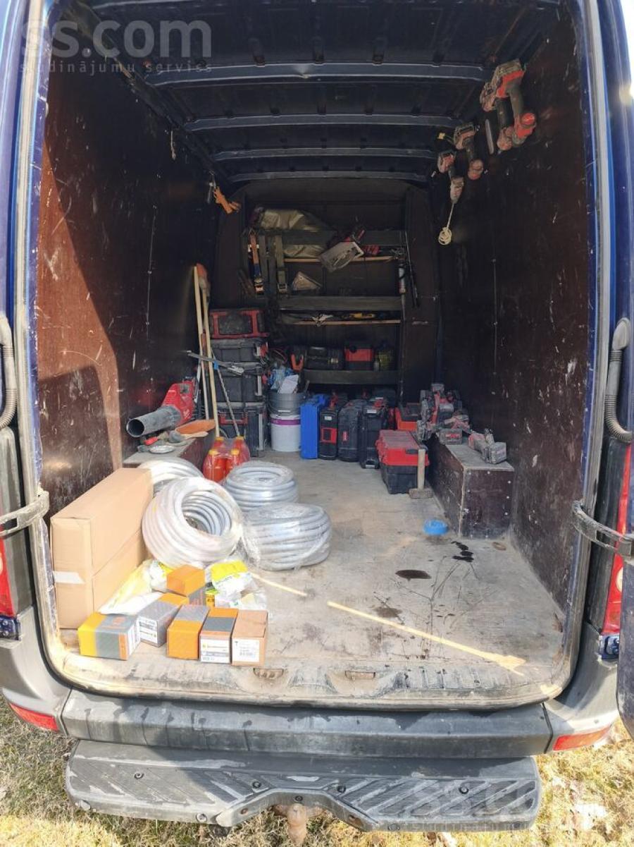 Blue Volkswagen Crafter 2013 in Ogre, with an engine capacity of 2.00 L and mileage of 378 thousand km for 5600 €, photo 9 on AUTOMOTO.COM.LV