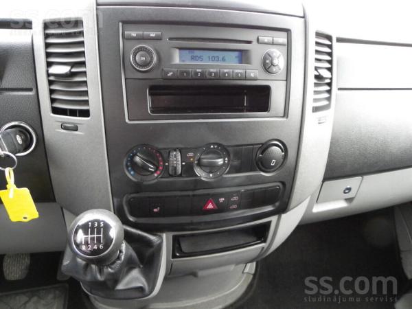 Volkswagen Crafter 2013 in Valka on AUTOMOTO.COM.LV Blue Volkswagen Crafter 2013 in Valka, with an engine capacity of 2.00 L and mileage of 227 thousand km for 7800 €, photo 11 on AUTOMOTO.COM.LV