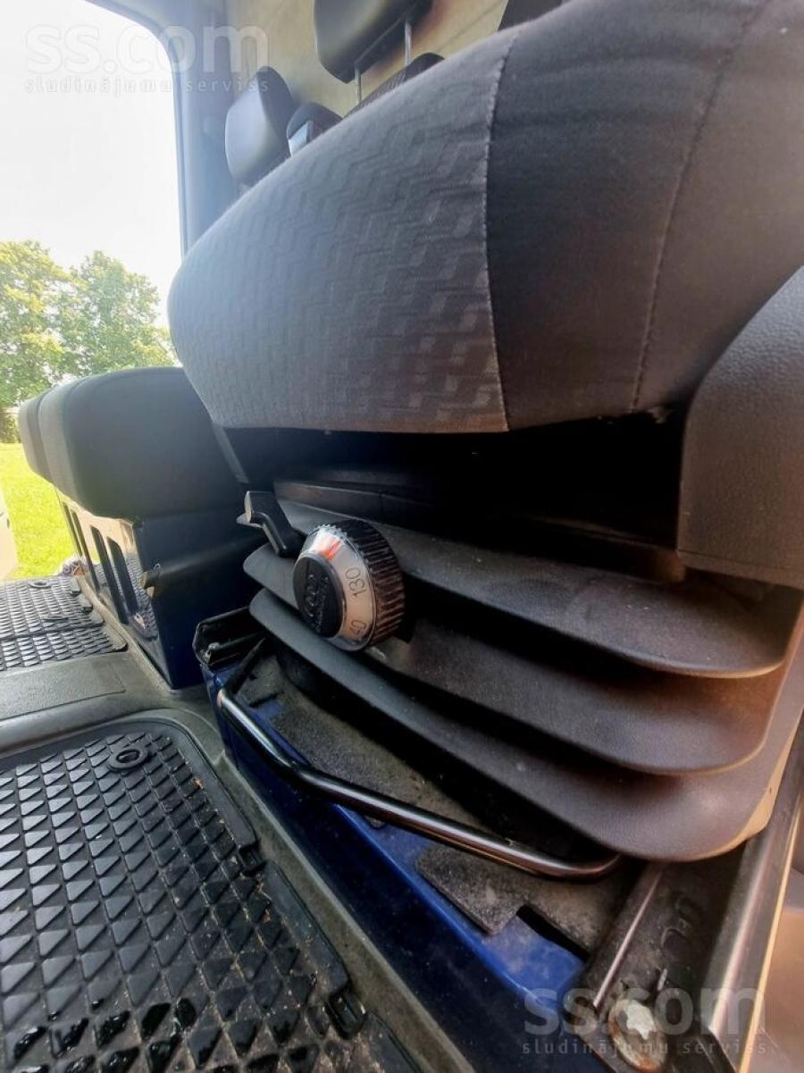 Blue Volkswagen Crafter 2014 in Riga, with an engine capacity of 2.00 L and mileage of 322 thousand km for 5500 €, photo 8 on AUTOMOTO.COM.LV