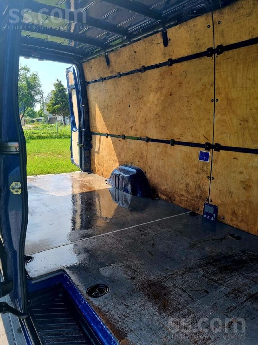 Blue Volkswagen Crafter 2014 in Riga, with an engine capacity of 2.00 L and mileage of 322 thousand km for 5500 €, photo 11 on AUTOMOTO.COM.LV