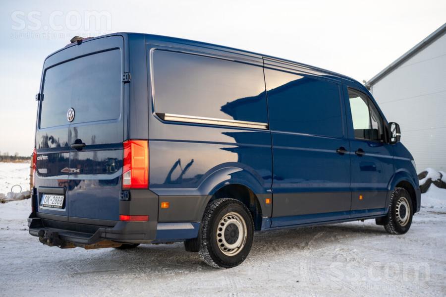 Blue Volkswagen Crafter 2020 in Valmiera, with an engine capacity of 2.00 L and mileage of 204 thousand km for 18500 €, photo 7 on AUTOMOTO.COM.LV