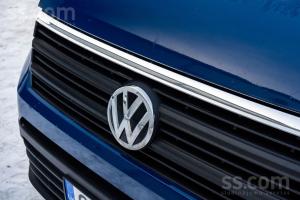Blue Volkswagen Crafter 2020 in Valmiera, with an engine capacity of 2.00 L and mileage of 204 thousand km for 18500 €, photo 9 on AUTOMOTO.COM.LV