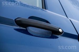 Blue Volkswagen Crafter 2020 in Valmiera, with an engine capacity of 2.00 L and mileage of 204 thousand km for 18500 €, photo 12 on AUTOMOTO.COM.LV