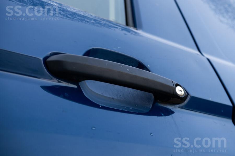 Blue Volkswagen Crafter 2020 in Valmiera, with an engine capacity of 2.00 L and mileage of 204 thousand km for 18500 €, photo 12 on AUTOMOTO.COM.LV