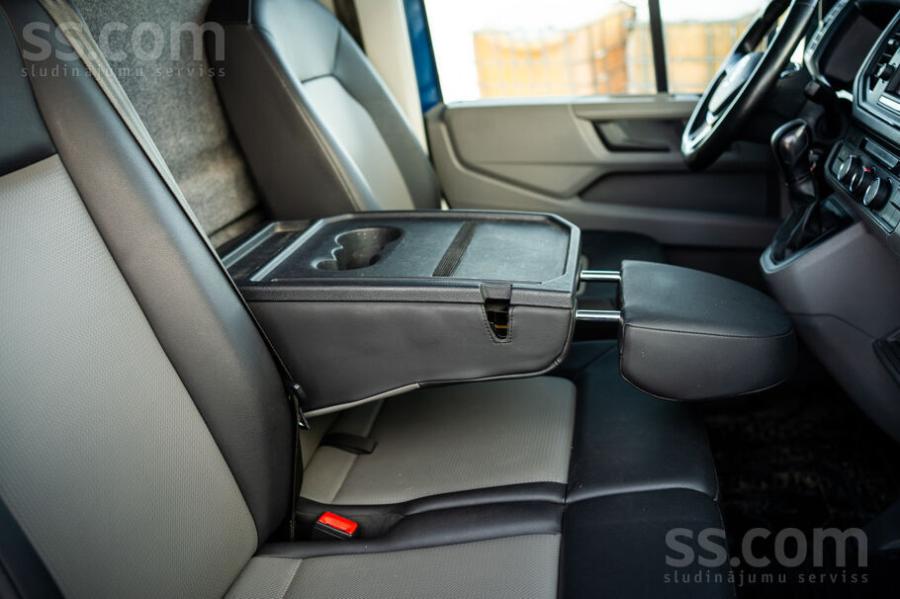 Blue Volkswagen Crafter 2020 in Valmiera, with an engine capacity of 2.00 L and mileage of 204 thousand km for 18500 €, photo 21 on AUTOMOTO.COM.LV
