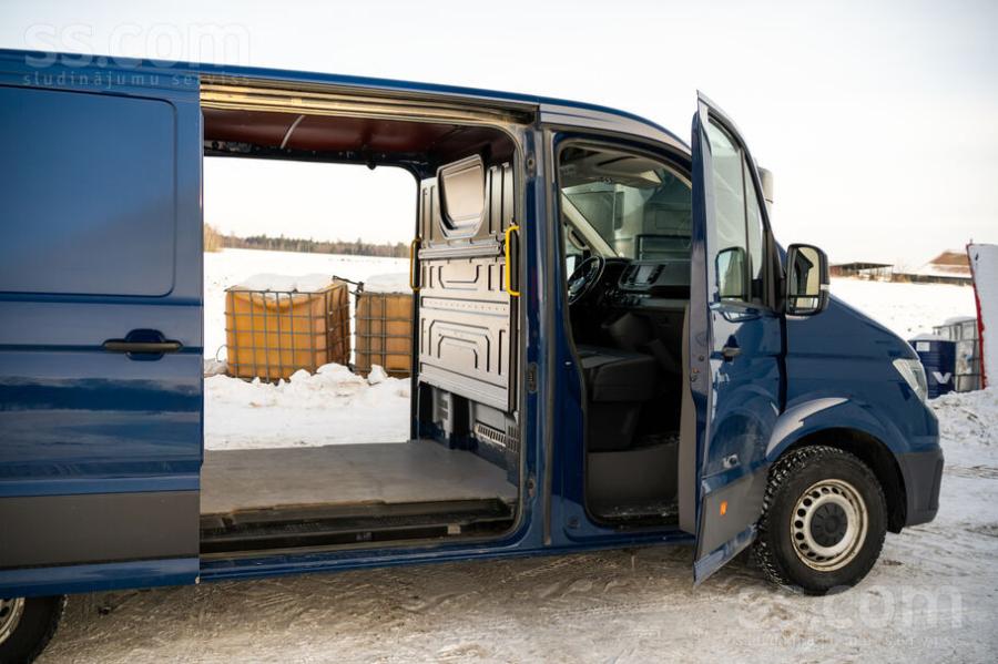 Blue Volkswagen Crafter 2020 in Valmiera, with an engine capacity of 2.00 L and mileage of 204 thousand km for 18500 €, photo 27 on AUTOMOTO.COM.LV