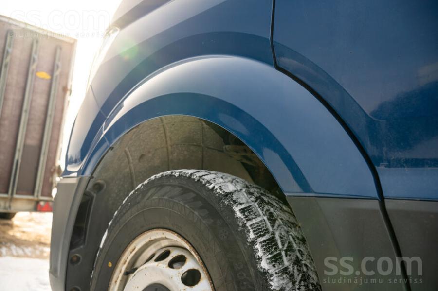 Blue Volkswagen Crafter 2020 in Valmiera, with an engine capacity of 2.00 L and mileage of 204 thousand km for 18500 €, photo 30 on AUTOMOTO.COM.LV