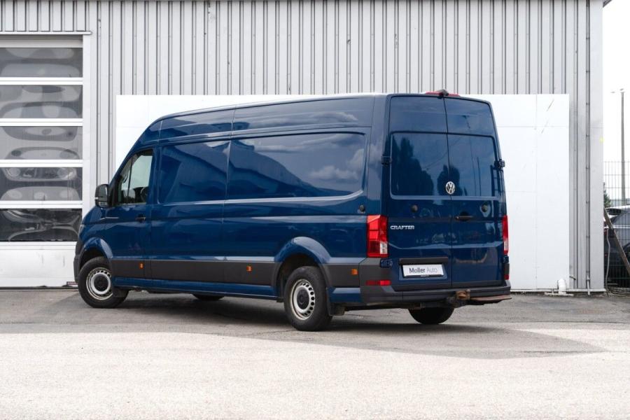 Blue Volkswagen Crafter 2020 in Riga, with an engine capacity of 2.00 L and mileage of 280 thousand km for 12950 €, photo 4 on AUTOMOTO.COM.LV