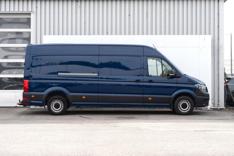 Blue Volkswagen Crafter 2020 in Riga, with an engine capacity of 2.00 L and mileage of 280 thousand km for 12950 €, photo 6 on AUTOMOTO.COM.LV