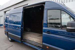 Blue Volkswagen Crafter 2020 in Riga, with an engine capacity of 2.00 L and mileage of 280 thousand km for 12950 €, photo 8 on AUTOMOTO.COM.LV