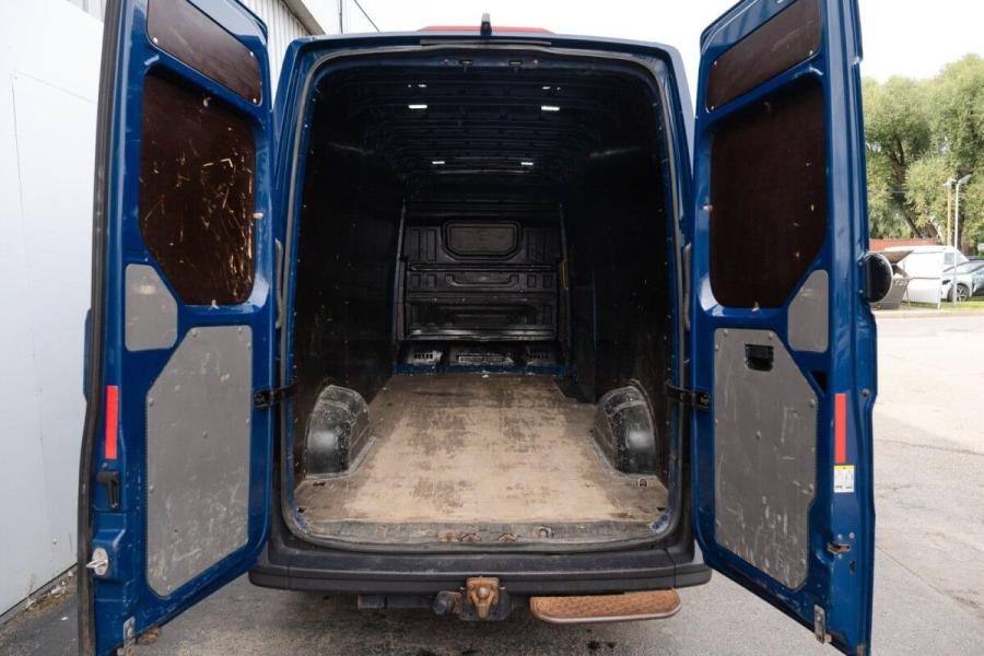 Blue Volkswagen Crafter 2020 in Riga, with an engine capacity of 2.00 L and mileage of 280 thousand km for 12950 €, photo 9 on AUTOMOTO.COM.LV