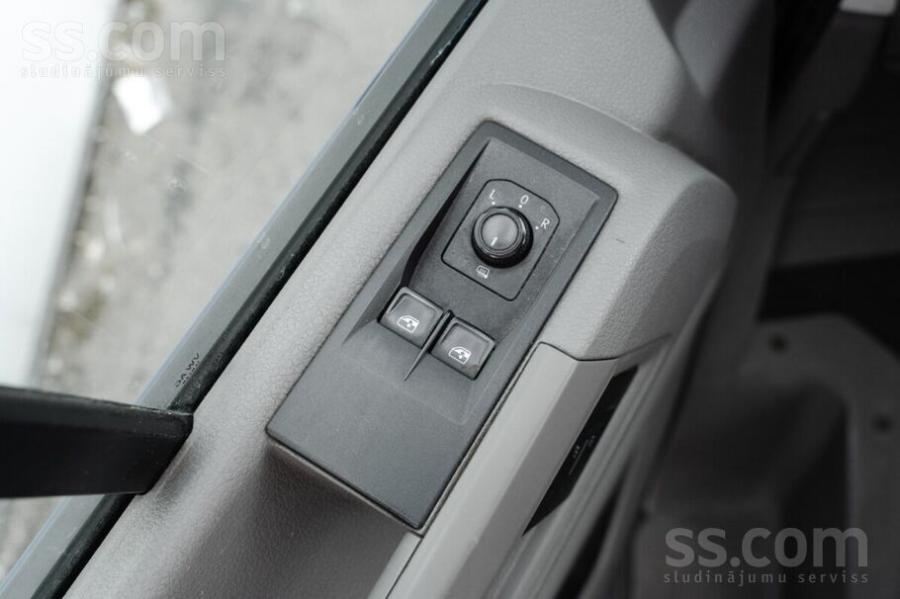 Blue Volkswagen Crafter 2020 in Riga, with an engine capacity of 2.00 L and mileage of 280 thousand km for 12950 €, photo 10 on AUTOMOTO.COM.LV