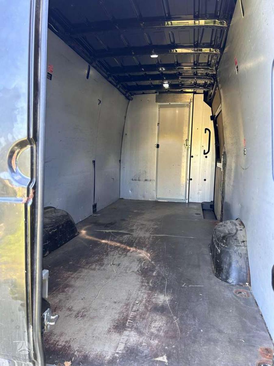Brown Volkswagen Crafter 2016 in Kaunas, with an engine capacity of 1.97 L and mileage of 0 thousand km for 6655 €, photo 5 on AUTOMOTO.COM.LV