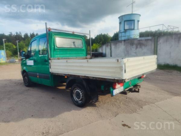 Green Volkswagen Crafter 2008 in Jelgava, with an engine capacity of 2.50 L and mileage of 369 thousand km for 4500 €, photo 3 on AUTOMOTO.COM.LV