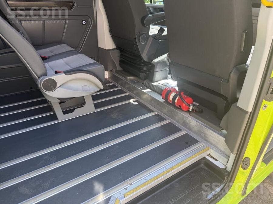 Green Volkswagen Crafter 2017 in Jekabpils, with an engine capacity of 2.00 L and mileage of 288 thousand km for 15200 €, photo 11 on AUTOMOTO.COM.LV