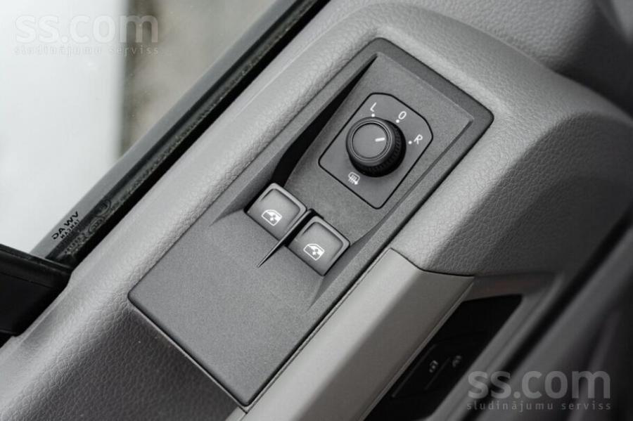 Green Volkswagen Crafter 2024 in Riga, with an engine capacity of 2.00 L and mileage of 58 thousand km for 34950 €, photo 9 on AUTOMOTO.COM.LV