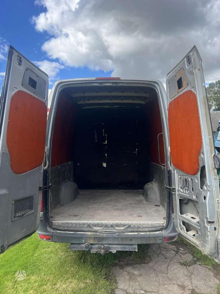 Pelēks Volkswagen Crafter 2007 Šauļi, ar dzinēja tilpumu 2.50 L un nobraukumu 56 tūkst. km par 4800 €, foto 7 vietnē AUTOMOTO.COM.LV