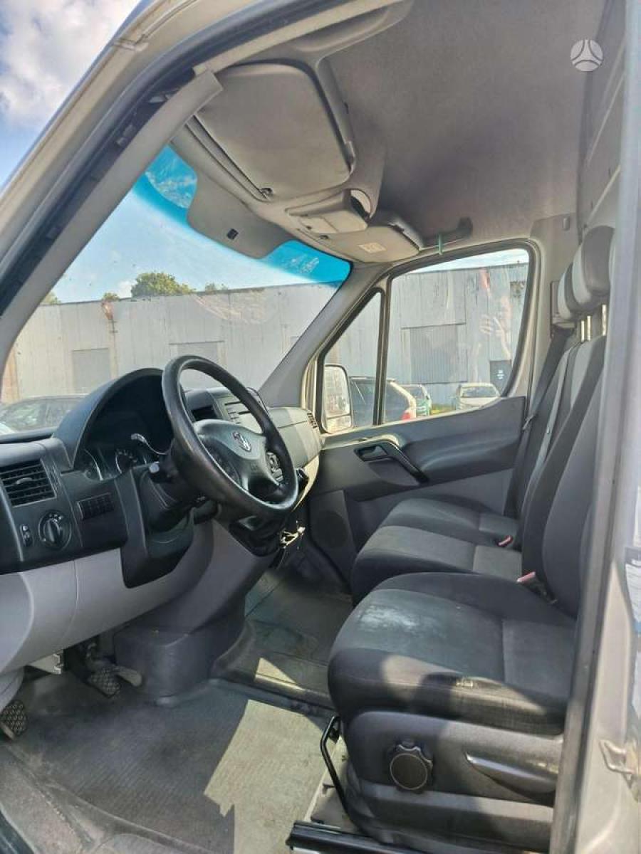 Pelēks Volkswagen Crafter 2016 Viļņa, ar dzinēja tilpumu 1.97 L un nobraukumu 440 tūkst. km par 4000 €, foto 9 vietnē AUTOMOTO.COM.LV