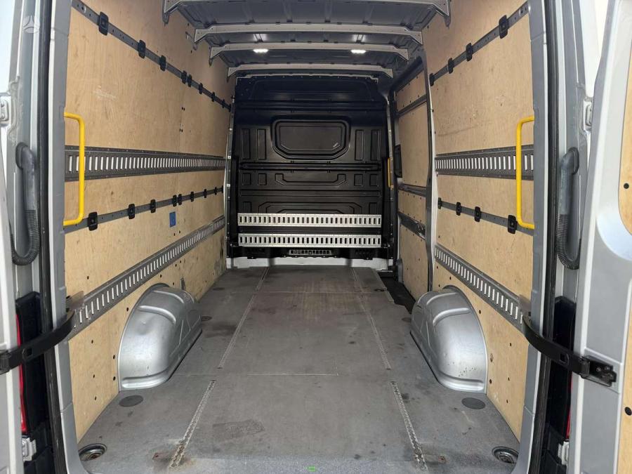 Pelēks Volkswagen Crafter 2018 Skaudvilė, ar dzinēja tilpumu 1.97 L un nobraukumu 310 tūkst. km par 11900 €, foto 13 vietnē AUTOMOTO.COM.LV