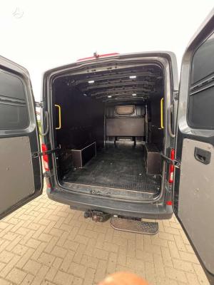 Grey Volkswagen Crafter 2019 in Jonava, with an engine capacity of 1.97 L and mileage of 339 thousand km for 15000 €, photo 8 on AUTOMOTO.COM.LV