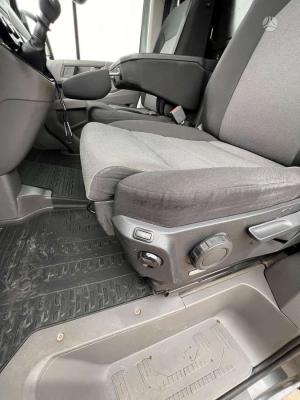 Grey Volkswagen Crafter 2019 in Jonava, with an engine capacity of 1.97 L and mileage of 339 thousand km for 15000 €, photo 11 on AUTOMOTO.COM.LV