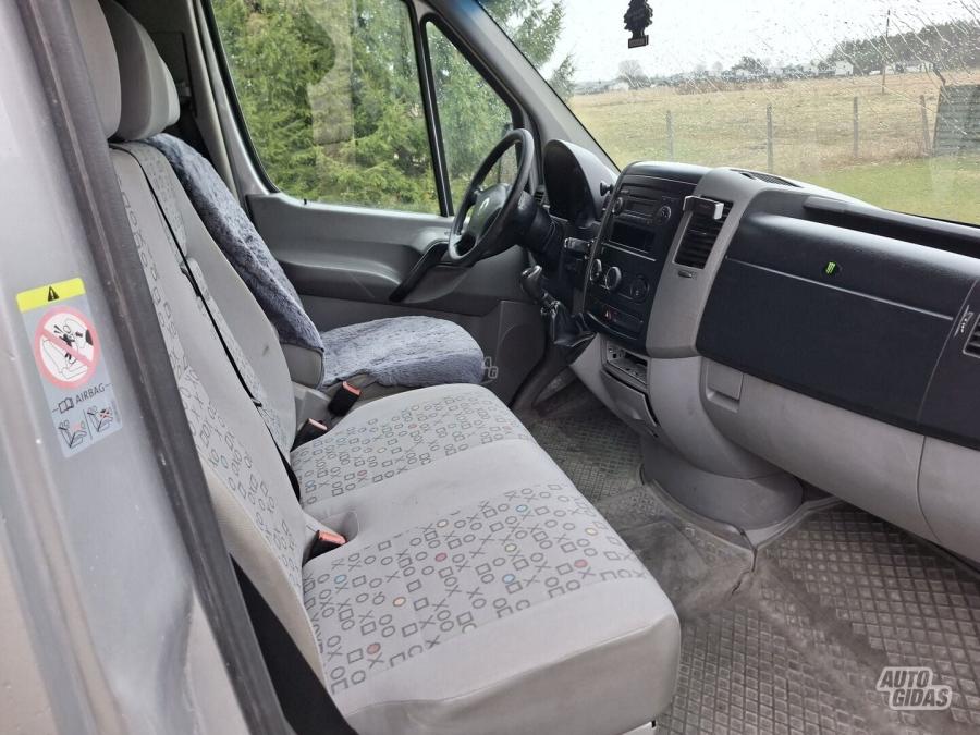 Pelēks Volkswagen Crafter 2007 Mažeikiai, ar dzinēja tilpumu 2.50 L un nobraukumu 400 tūkst. km par 7500 €, foto 8 vietnē AUTOMOTO.COM.LV