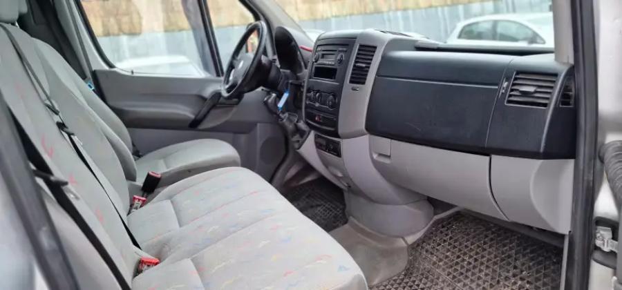 Grey Volkswagen Crafter 2009 in Valmiera, with an engine capacity of 2.50 L and mileage of 0 thousand km for 6900 €, photo 9 on AUTOMOTO.COM.LV