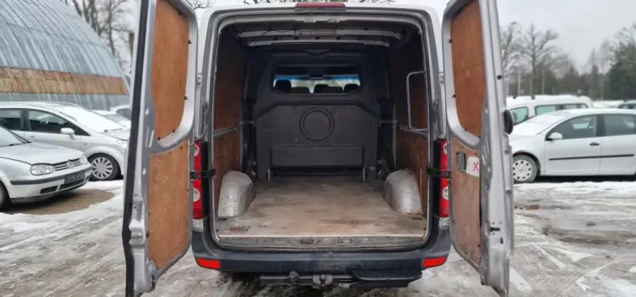 Grey Volkswagen Crafter 2009 in Valmiera, with an engine capacity of 2.50 L and mileage of 0 thousand km for 6900 €, photo 11 on AUTOMOTO.COM.LV