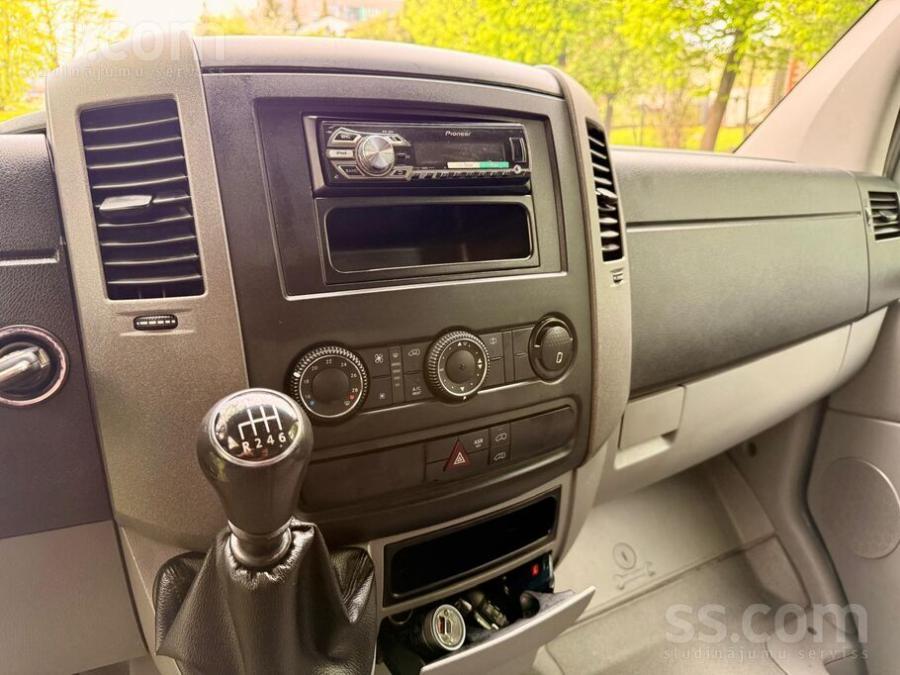 Grey Volkswagen Crafter 2011 in Riga, with an engine capacity of 2.00 L and mileage of 372 thousand km for 7995 €, photo 9 on AUTOMOTO.COM.LV