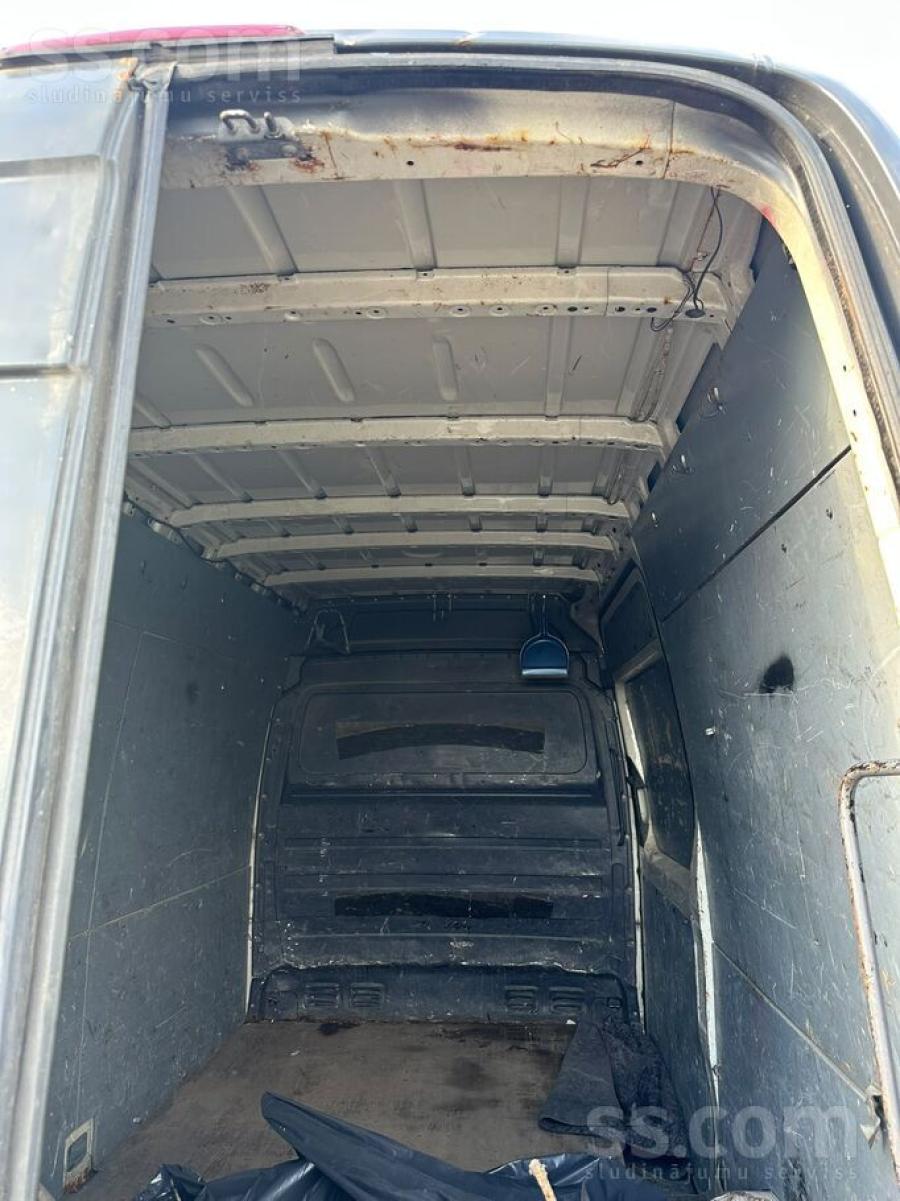 Pelēks Volkswagen Crafter 2011 Ogre, ar dzinēja tilpumu 2.50 L un nobraukumu 549 tūkst. km par 4000 €, foto 7 vietnē AUTOMOTO.COM.LV