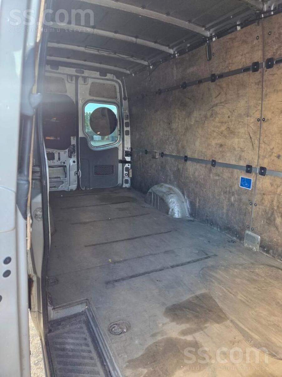 Pelēks Volkswagen Crafter 2012 Rīga, ar dzinēja tilpumu 2.00 L un nobraukumu 366 tūkst. km par 4100 €, foto 6 vietnē AUTOMOTO.COM.LV