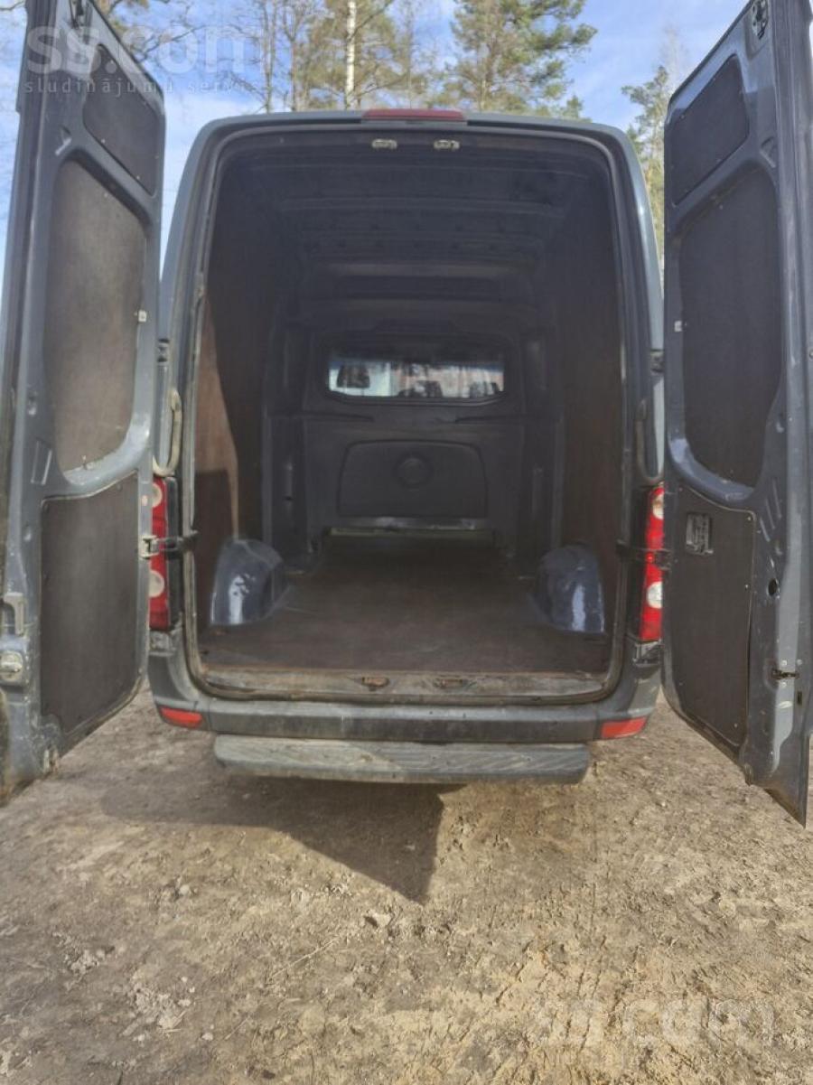 Grey Volkswagen Crafter 2016 in Riga, with an engine capacity of 2.00 L and mileage of 371 thousand km for 7000 €, photo 3 on AUTOMOTO.COM.LV