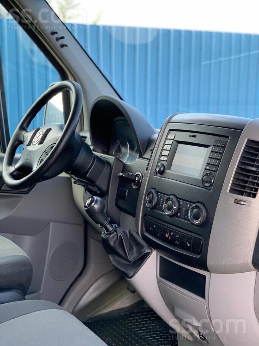 Grey Volkswagen Crafter 2016 in Riga, with an engine capacity of 2.00 L and mileage of 281 thousand km for 7500 €, photo 4 on AUTOMOTO.COM.LV