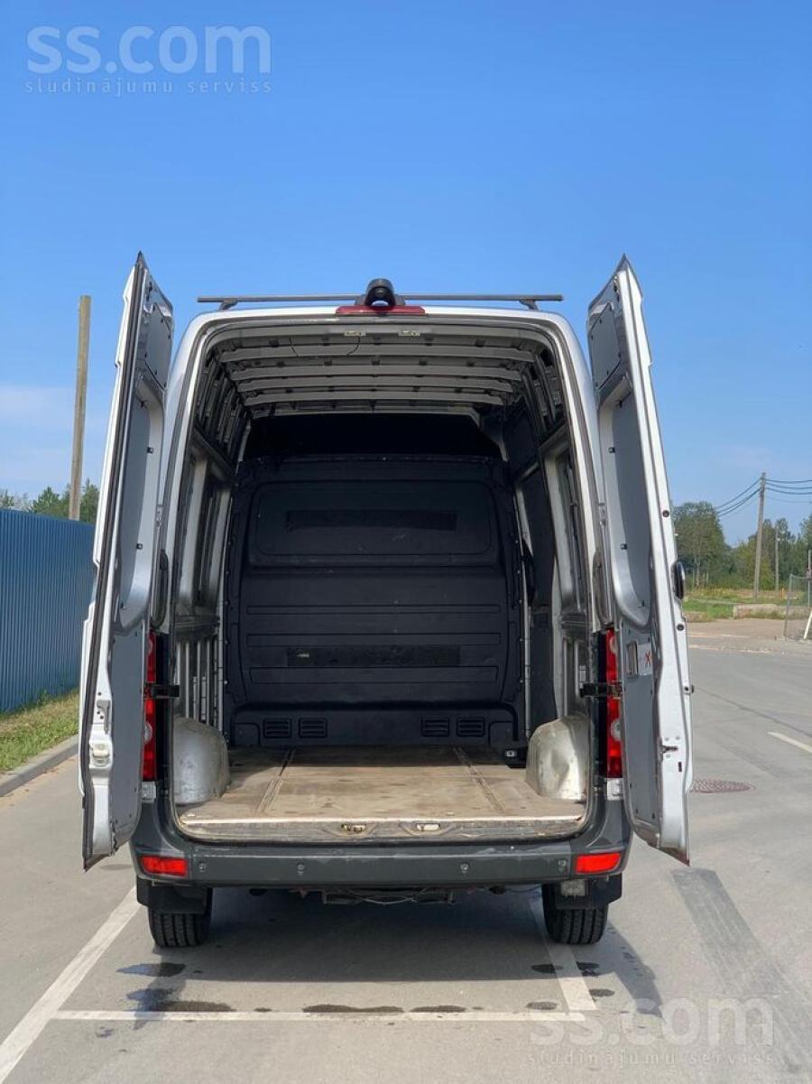 Grey Volkswagen Crafter 2016 in Riga, with an engine capacity of 2.00 L and mileage of 281 thousand km for 7500 €, photo 5 on AUTOMOTO.COM.LV