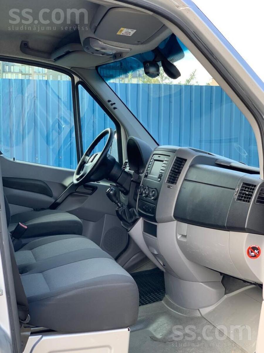 Grey Volkswagen Crafter 2016 in Riga, with an engine capacity of 2.00 L and mileage of 281 thousand km for 7500 €, photo 7 on AUTOMOTO.COM.LV