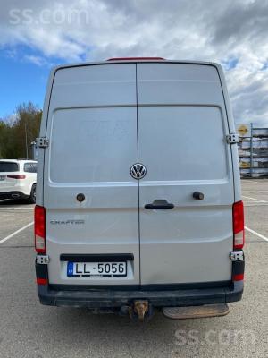 Pelēks Volkswagen Crafter 2018 Rīga, ar dzinēja tilpumu 2.00 L un nobraukumu 170 tūkst. km par 40999 €, foto 4 vietnē AUTOMOTO.COM.LV