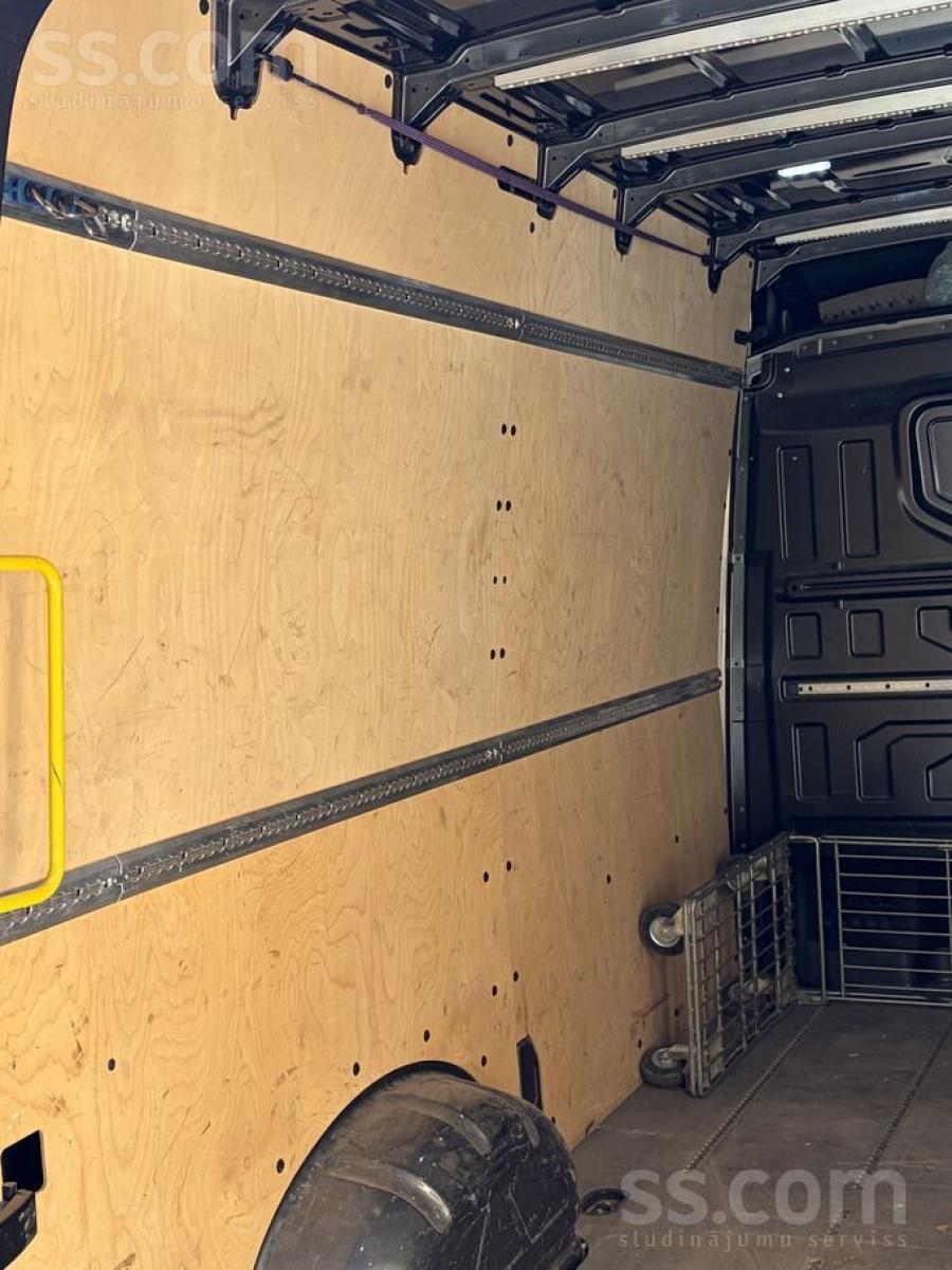 Pelēks Volkswagen Crafter 2019 Rīga, ar dzinēja tilpumu 2.00 L un nobraukumu 120 tūkst. km par 28900 €, foto 14 vietnē AUTOMOTO.COM.LV